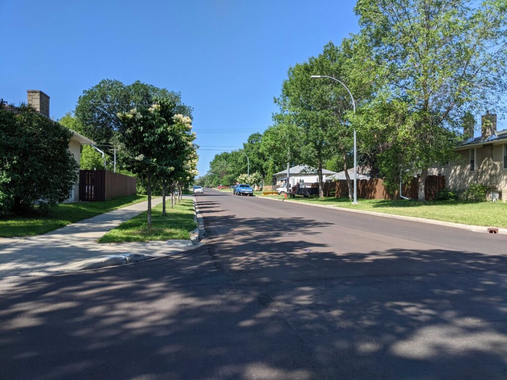 Delton, Edmonton | Neighbourhood Profile & Listings